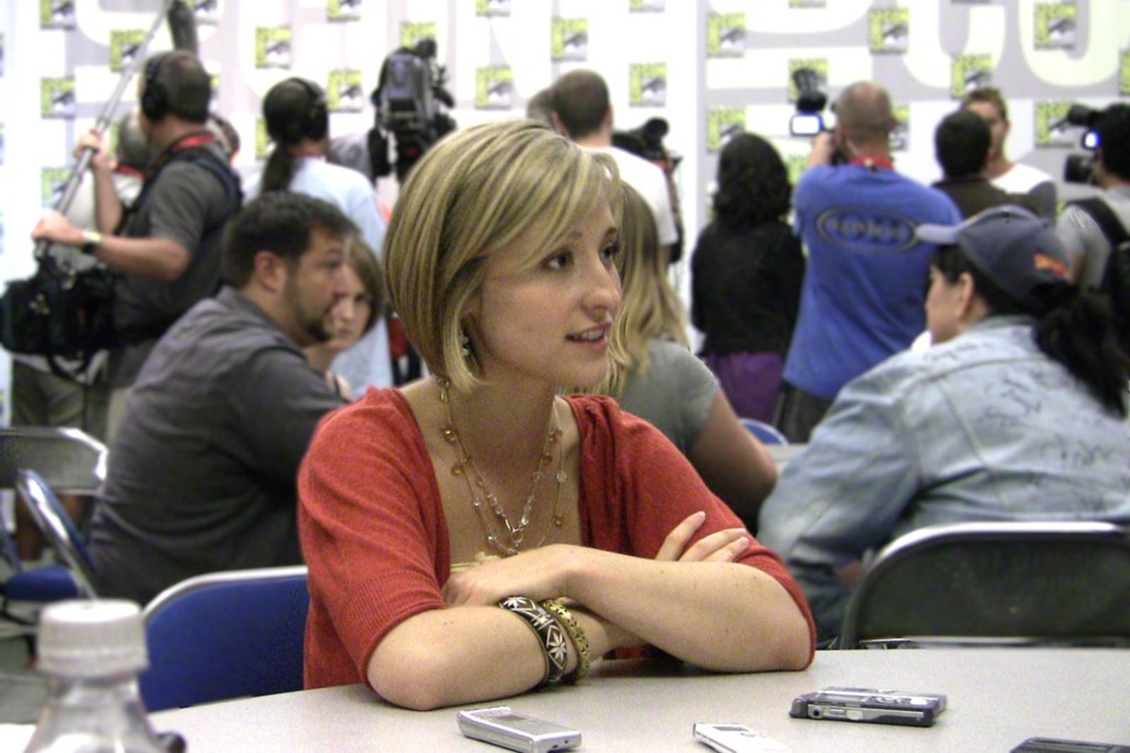 Herečka Allison Mack ze seriálu Smallville byla po 3 letech propuštěna ...