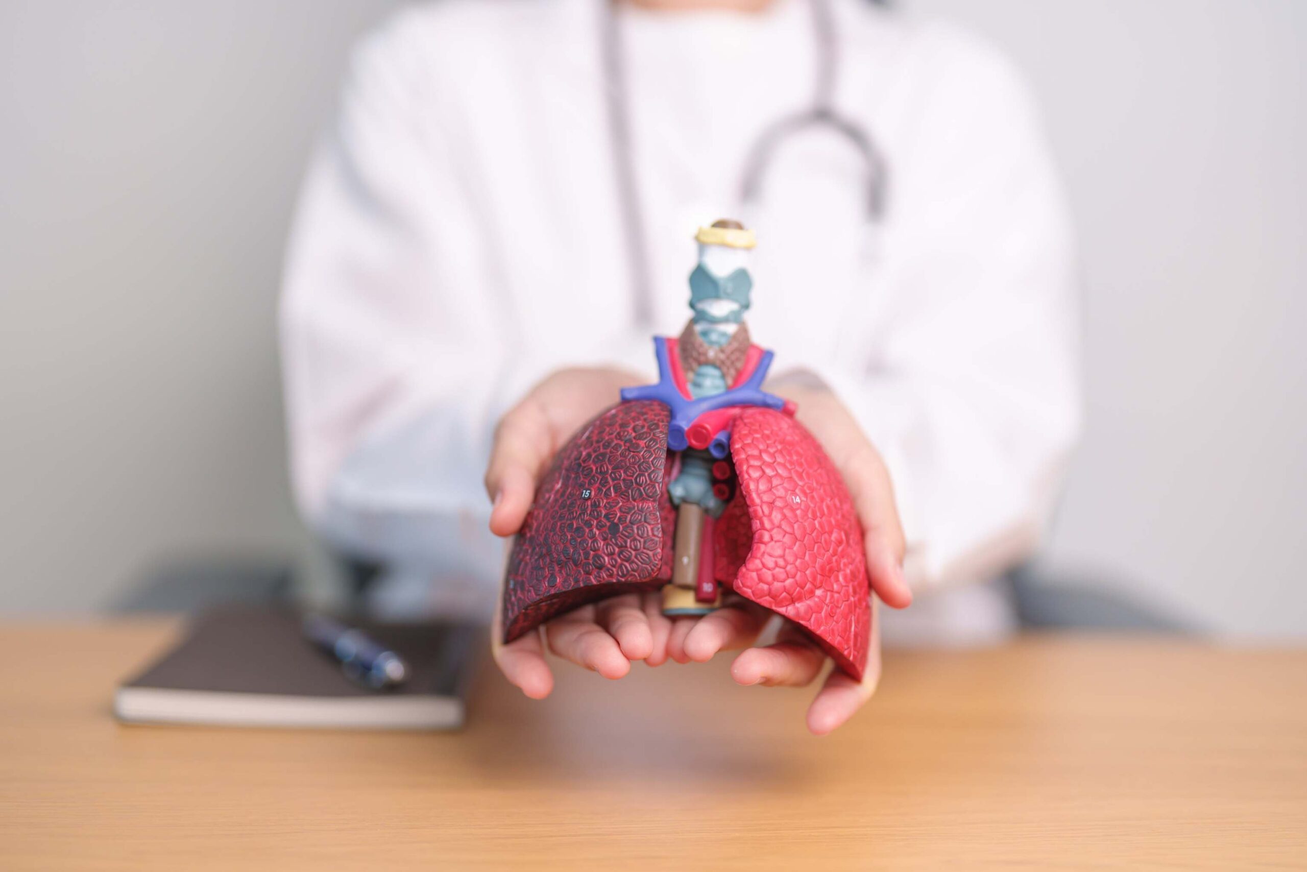 Rakovina plic nebolí. Když začne, bývá pozdě. Máte nárok na test?